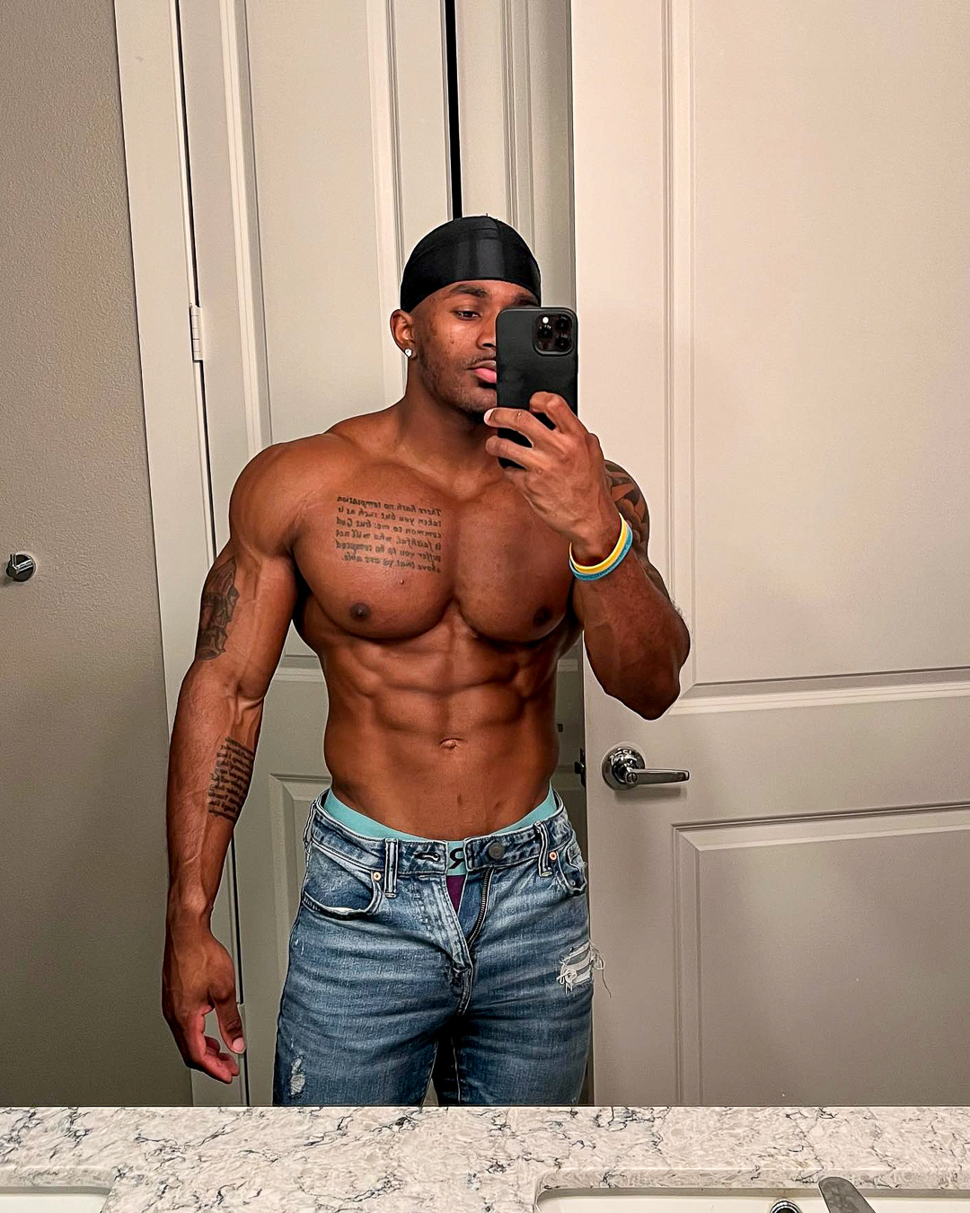 Inaugural EpicPecs Award – Best Chest of 2022 – Round I - EpicPecs