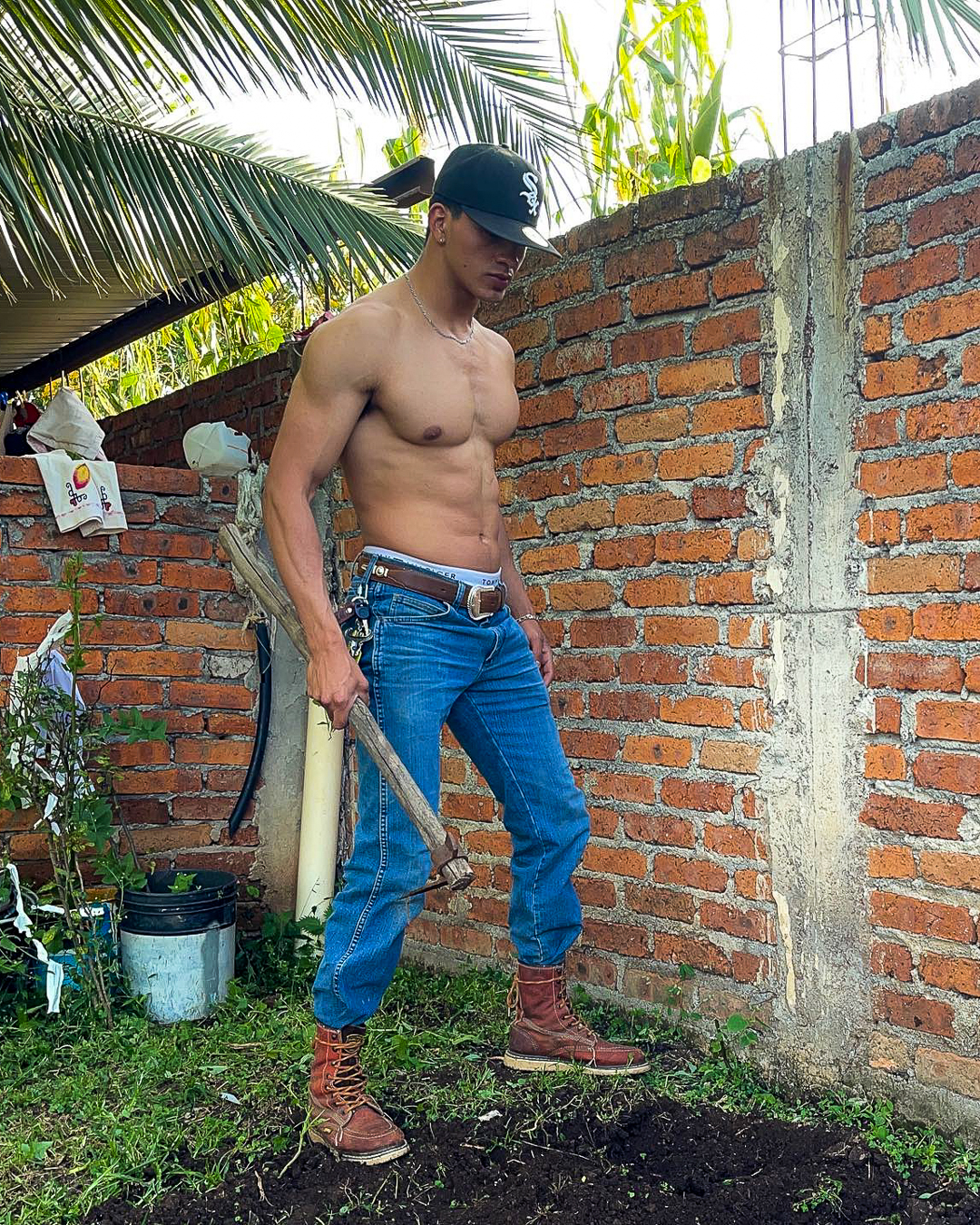 Inaugural EpicPecs Award – Best Chest of 2022 – Round I - EpicPecs