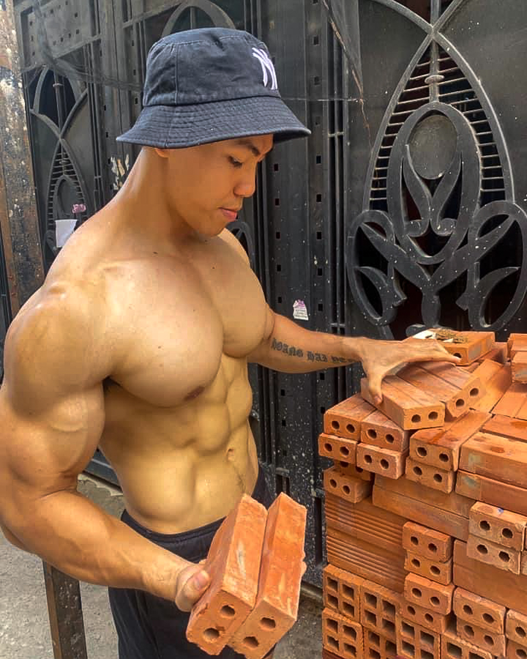 Inaugural EpicPecs Award – Best Chest of 2022 – Round I - EpicPecs